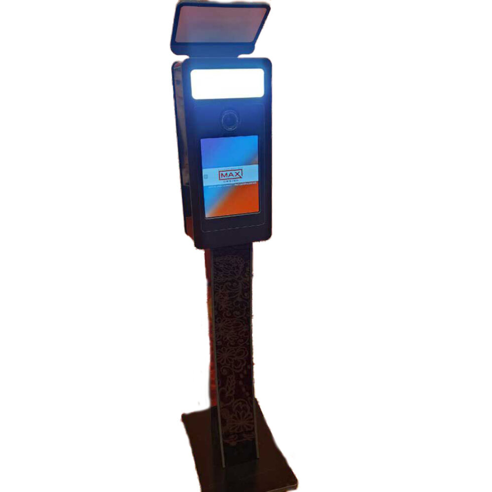 Reflections Mirrored Photo Booth - Photo Booth Rental in NYC